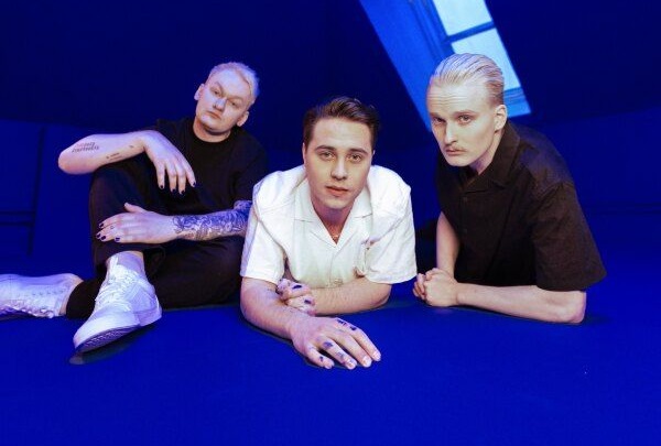 KUUMAA-yhtyeen albumi rikkoi platinarajan ennen julkaisua - Ajansäästäjä